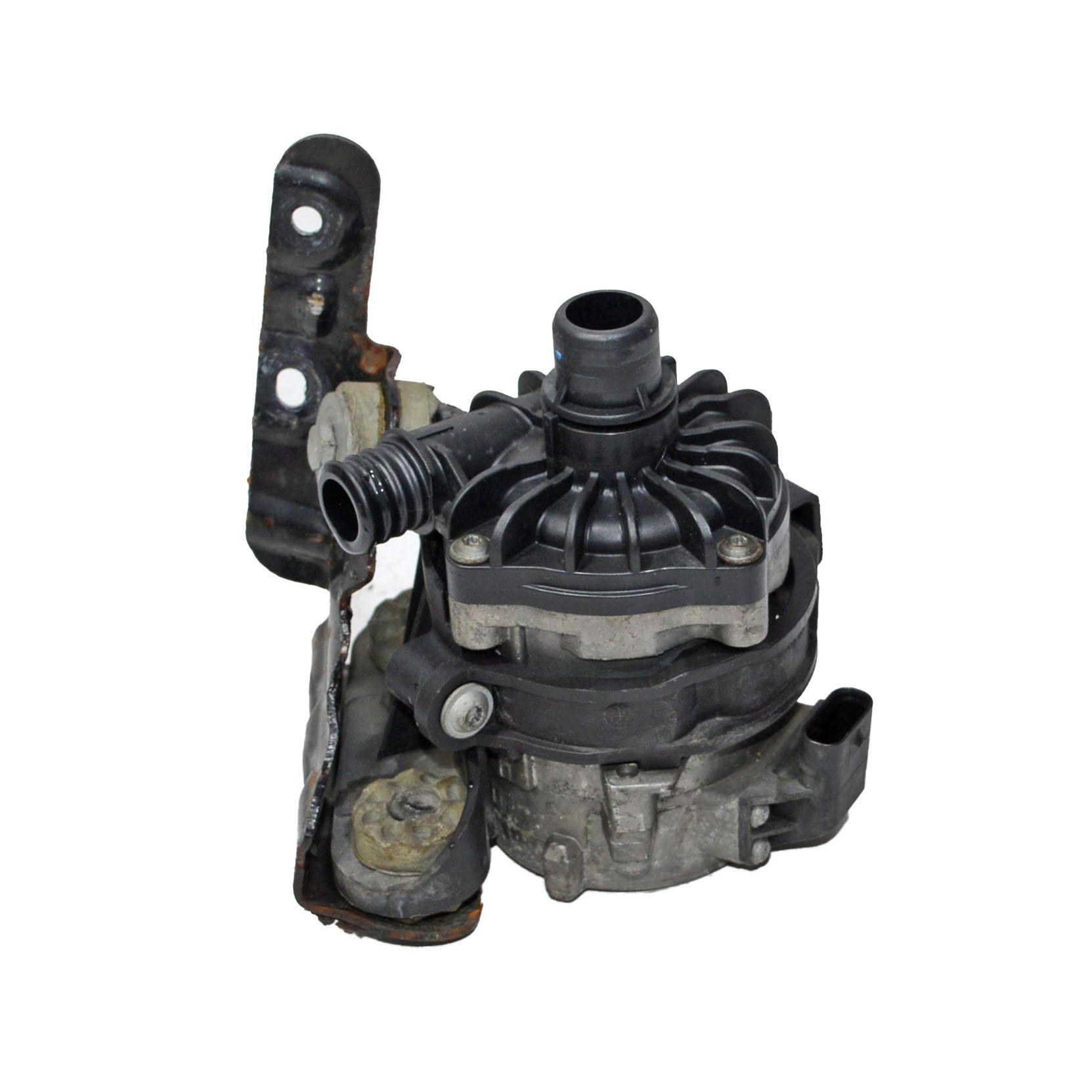 Лява водна помпа външна BMW X6 E71 M 5.0 i 555 конски сили 11517584088-02